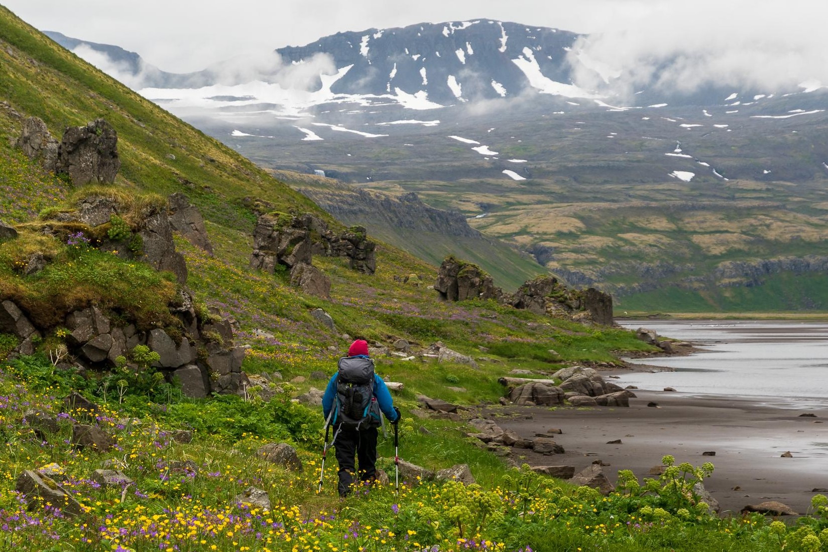 Guide to Iceland Outdoor Clothing - 9 Perfect Items - Travel Zendo